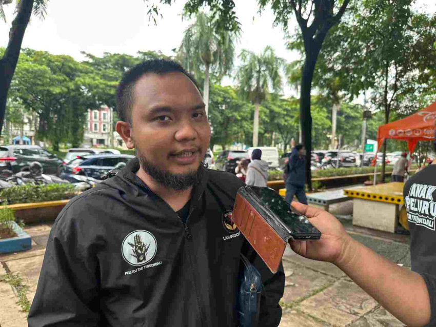 Peluru Tak Terkendali Tanamkan Ideologi Kreatif ke Anak-Anak Muda Bekasi Peluru Tak Terkendali Tanamkan Ideologi Kreatif ke Anak-Anak Muda Bekasi